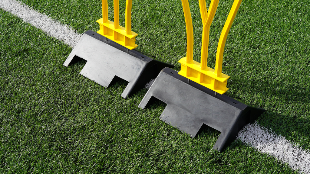 Free Kick Men Rubber - Base - Stadia Sports